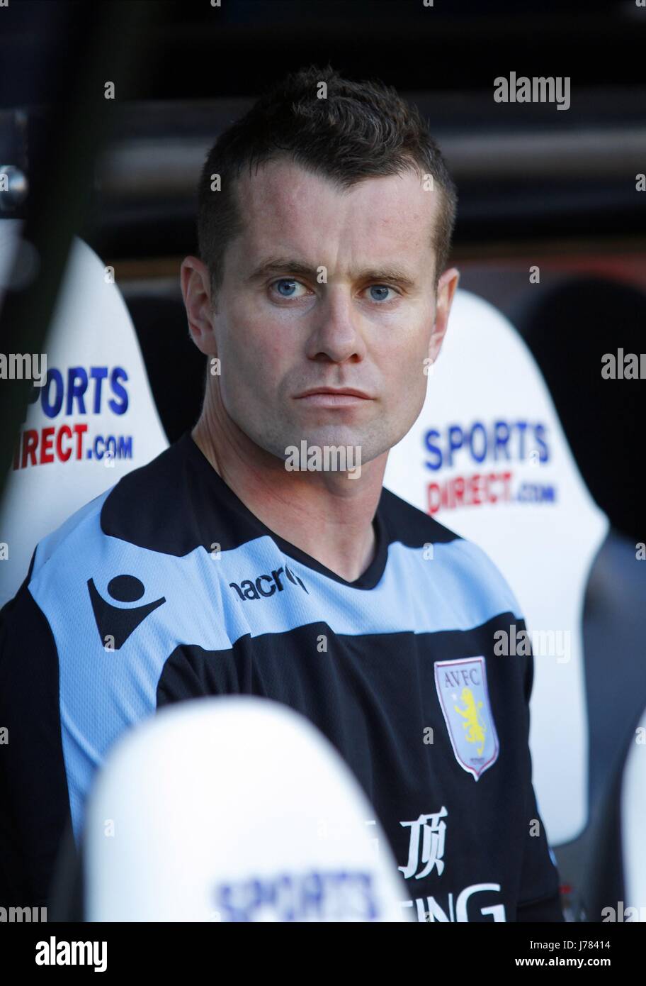 Newcastle united on bench hi-res stock photography and images - Alamy