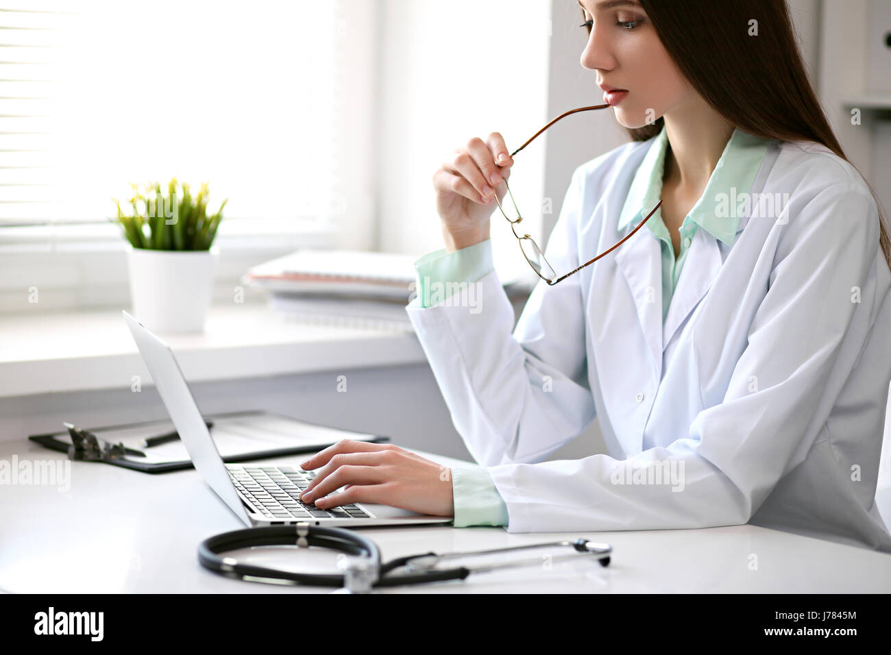 Female doctor folder near hi-res stock photography and images - Alamy