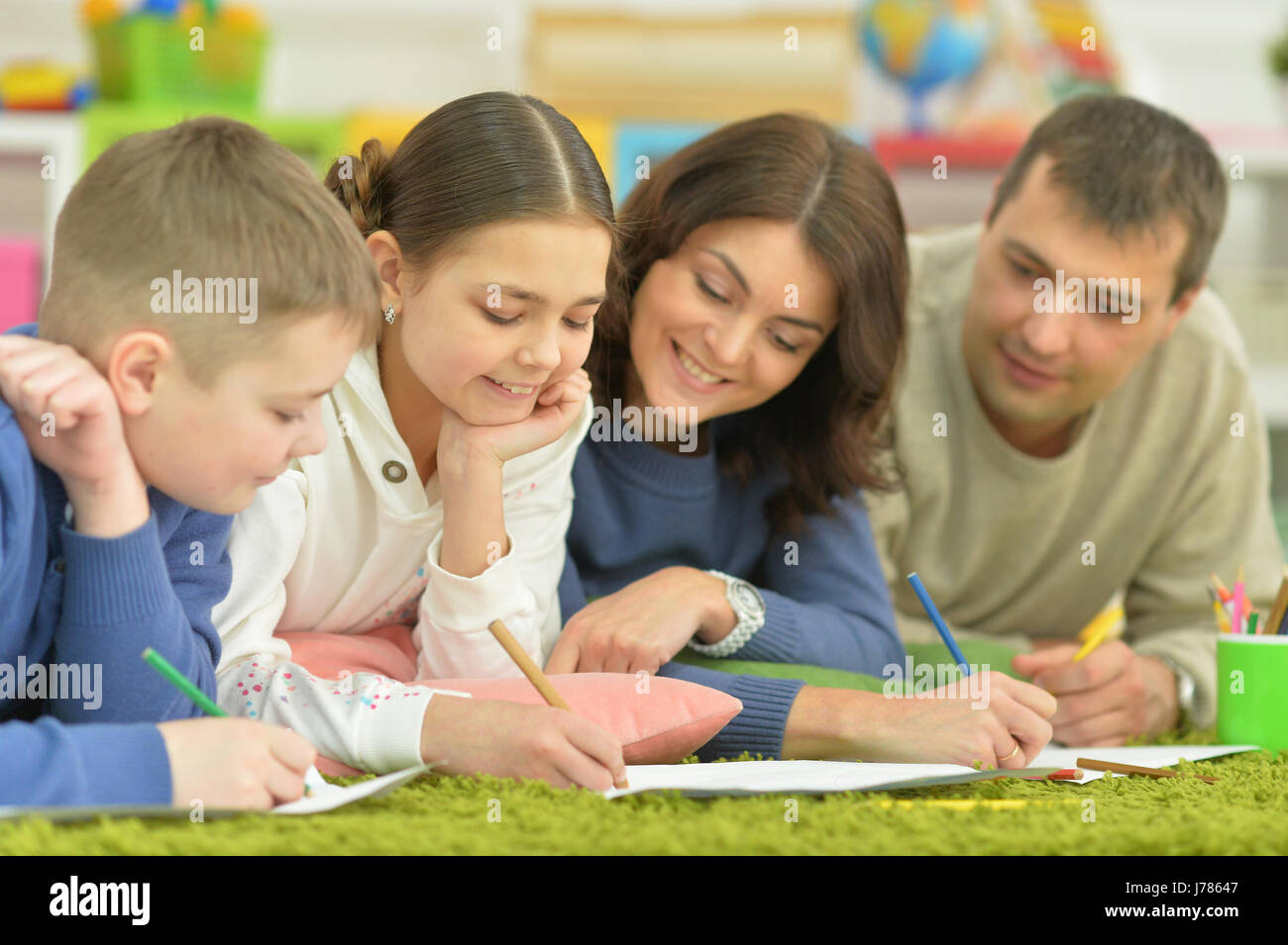 Portrait of children draw with their parents Stock Photo - Alamy