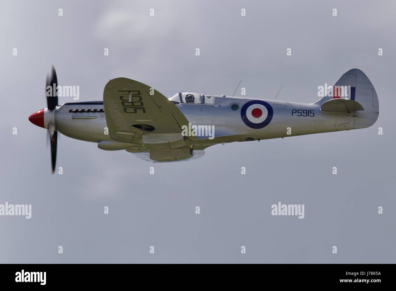 Spitfire ps915 hi-res stock photography and images - Alamy