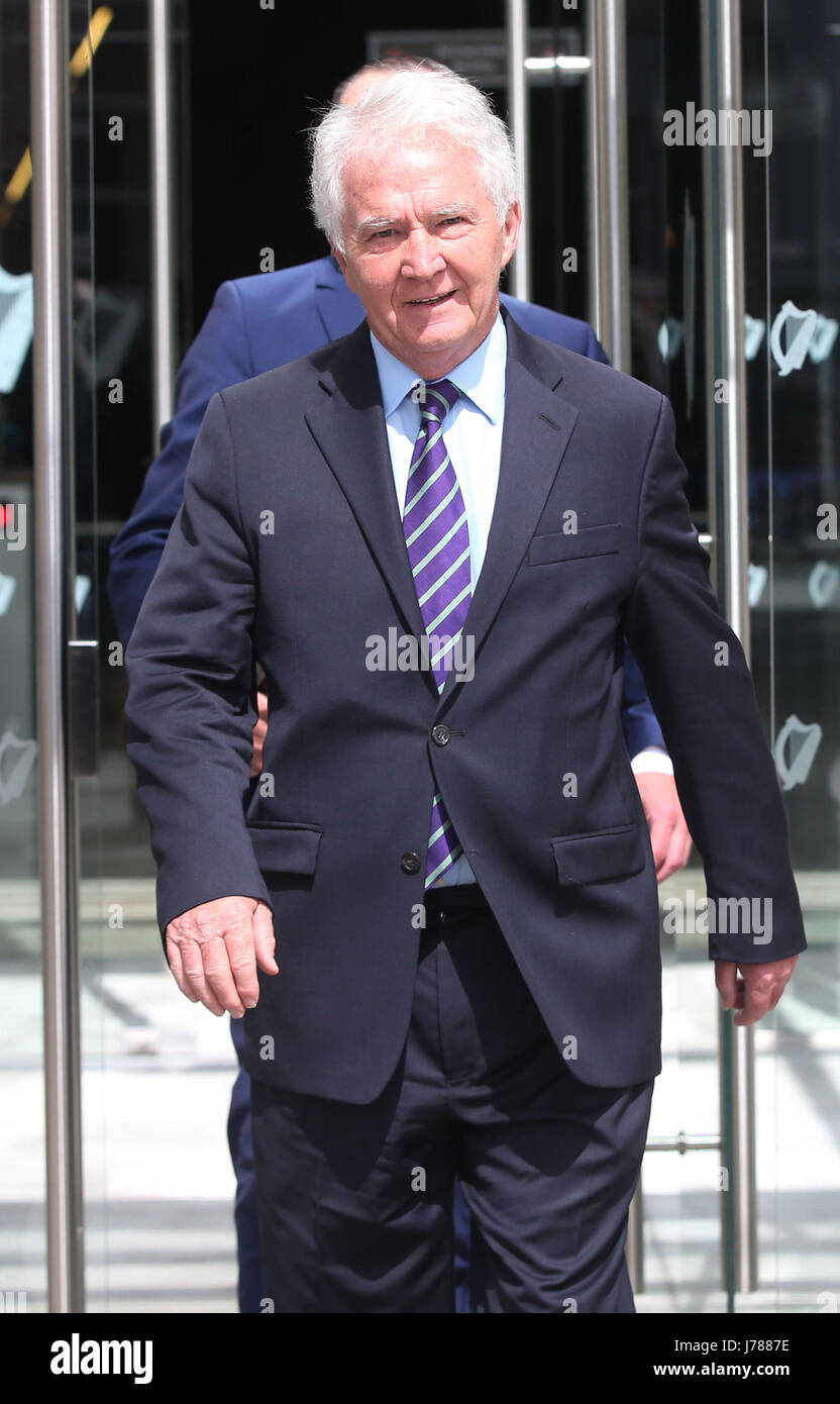 Former Anglo Irish Bank chairman Sean Fitzpatrick leaves the Dublin ...