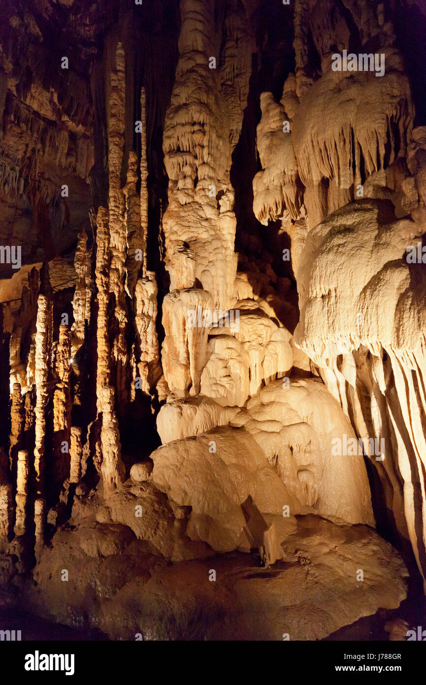 Limestone formations at Natural Bridge Caverns, San Antonio, Texas ...