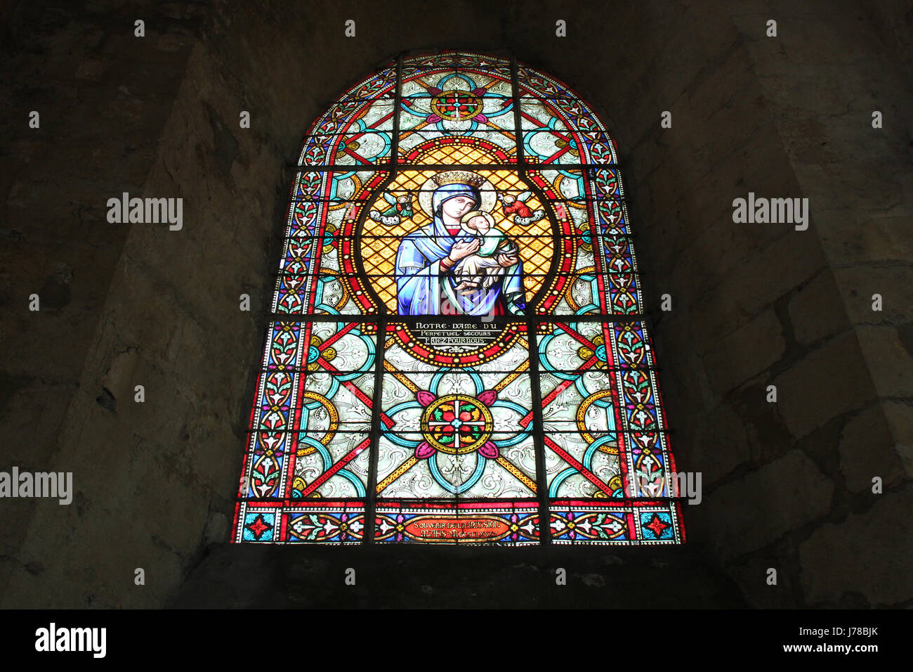 Blue virgin window chartres hi-res stock photography and images - Alamy