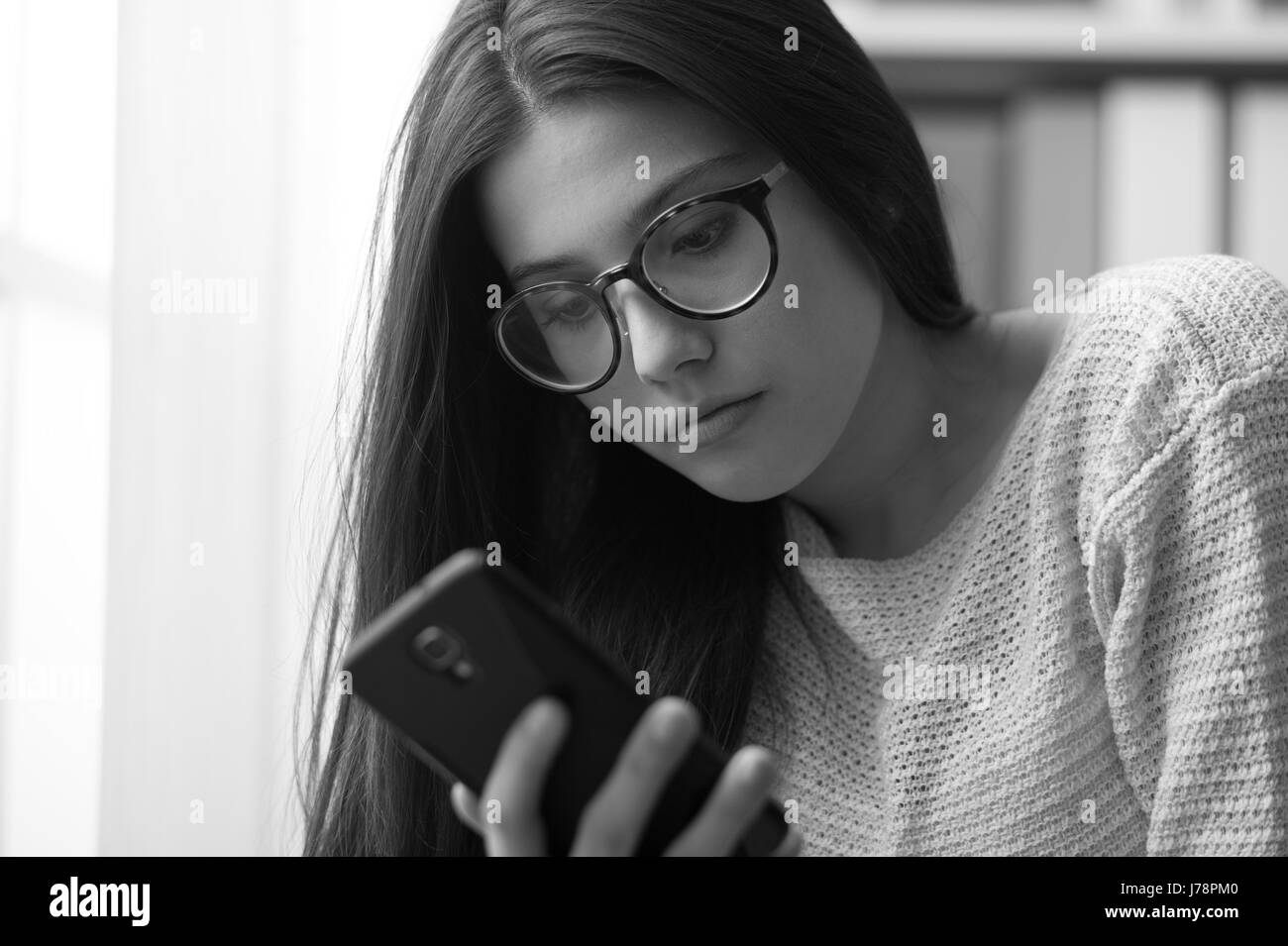 Teenage girl with phone Black and White Stock Photos & Images - Alamy