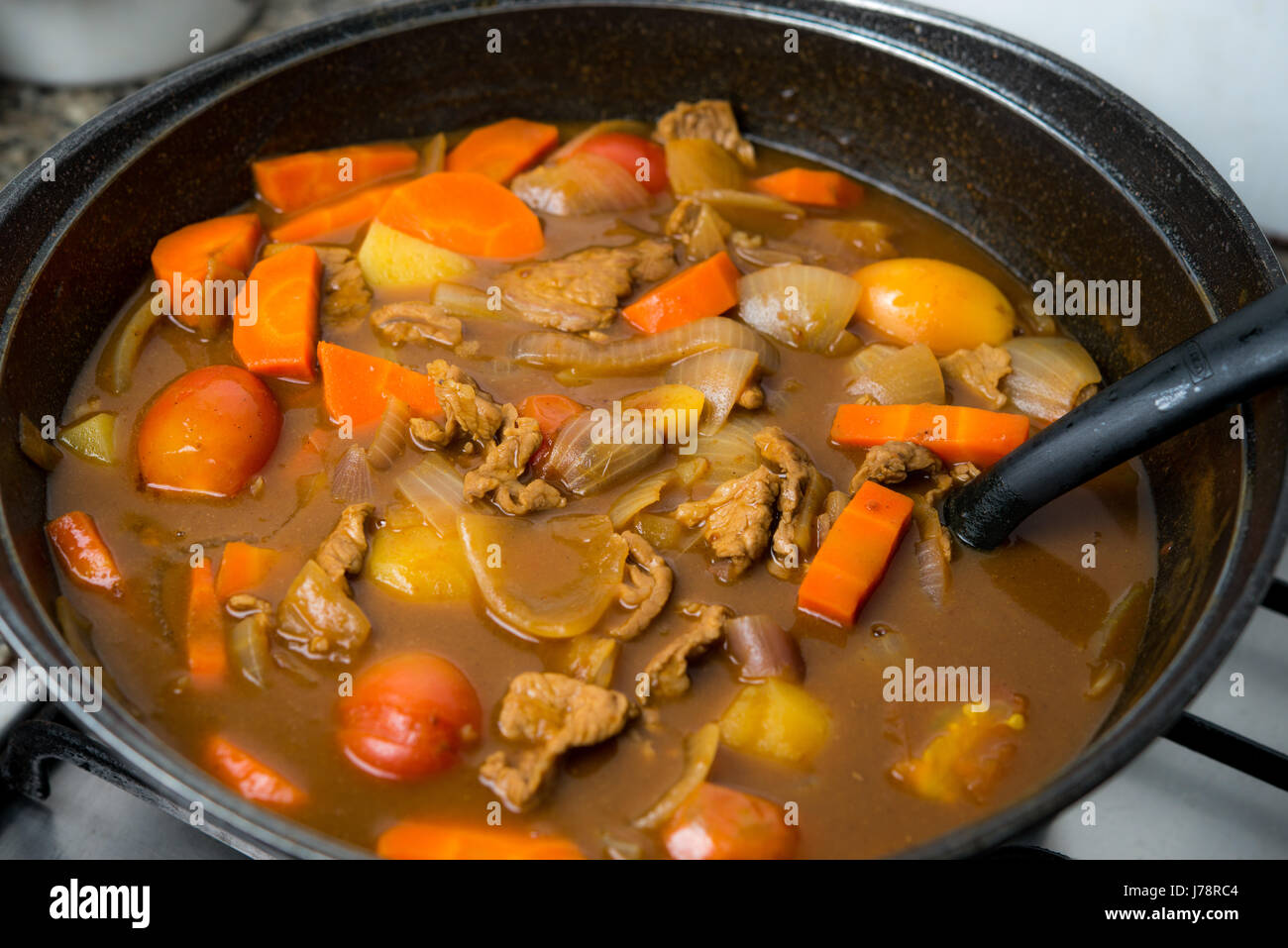 Japanese curry in the cooking pan Stock Photo - Alamy