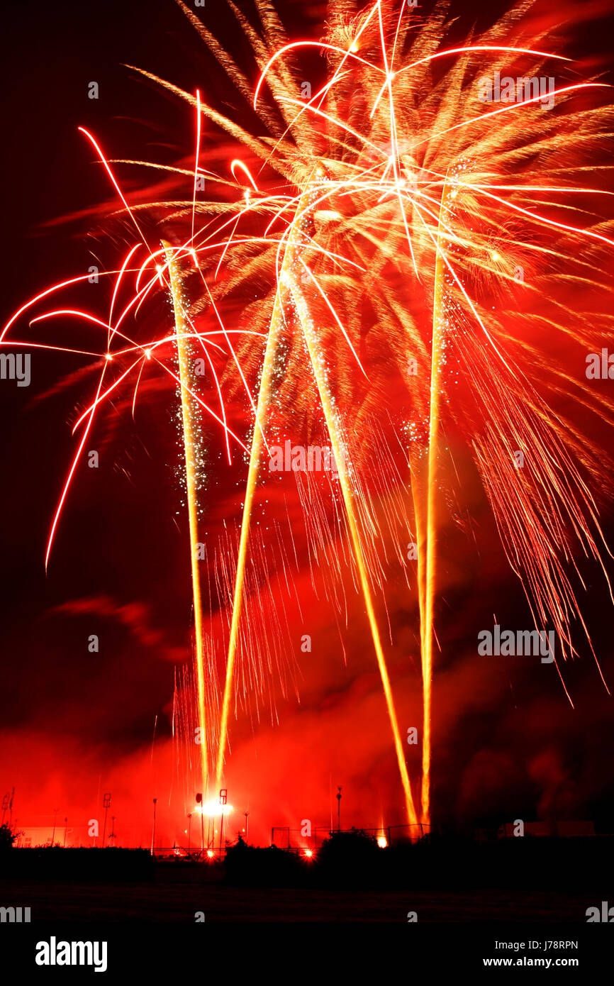 Gun fire bombs night sky hi-res stock photography and images - Alamy