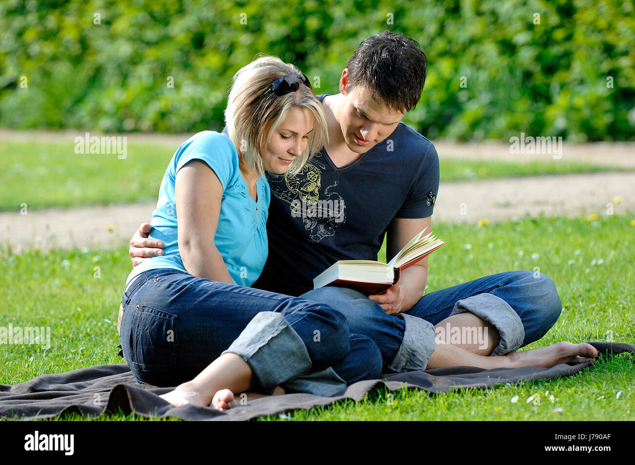 Ground reads hi-res stock photography and images - Alamy