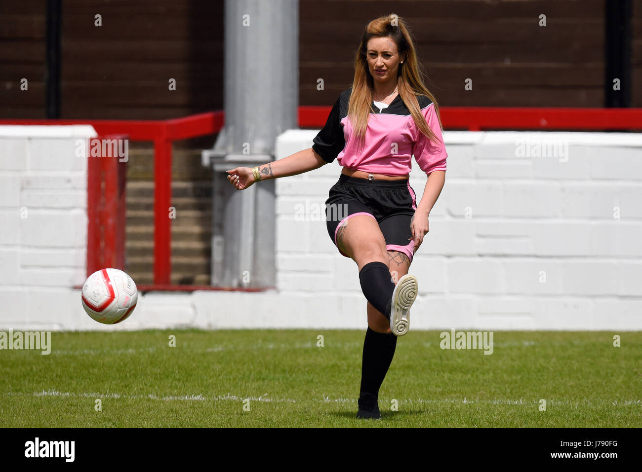Sandy Rae Hunter (model) playing in a charity football game for Jayla ...