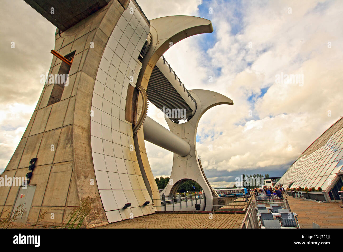 wheel engineering reflection boat landmark canal rowing boat sailing ...