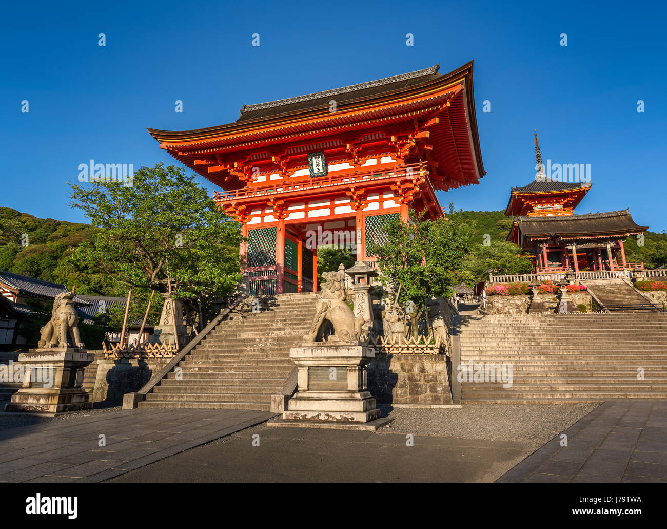 Kiyomizu dera buddhist temple hi-res stock photography and images - Alamy
