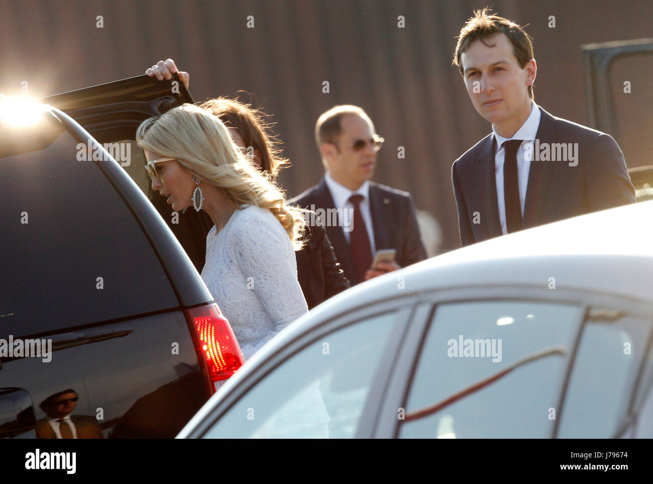 President trump and pope francis hi-res stock photography and images ...