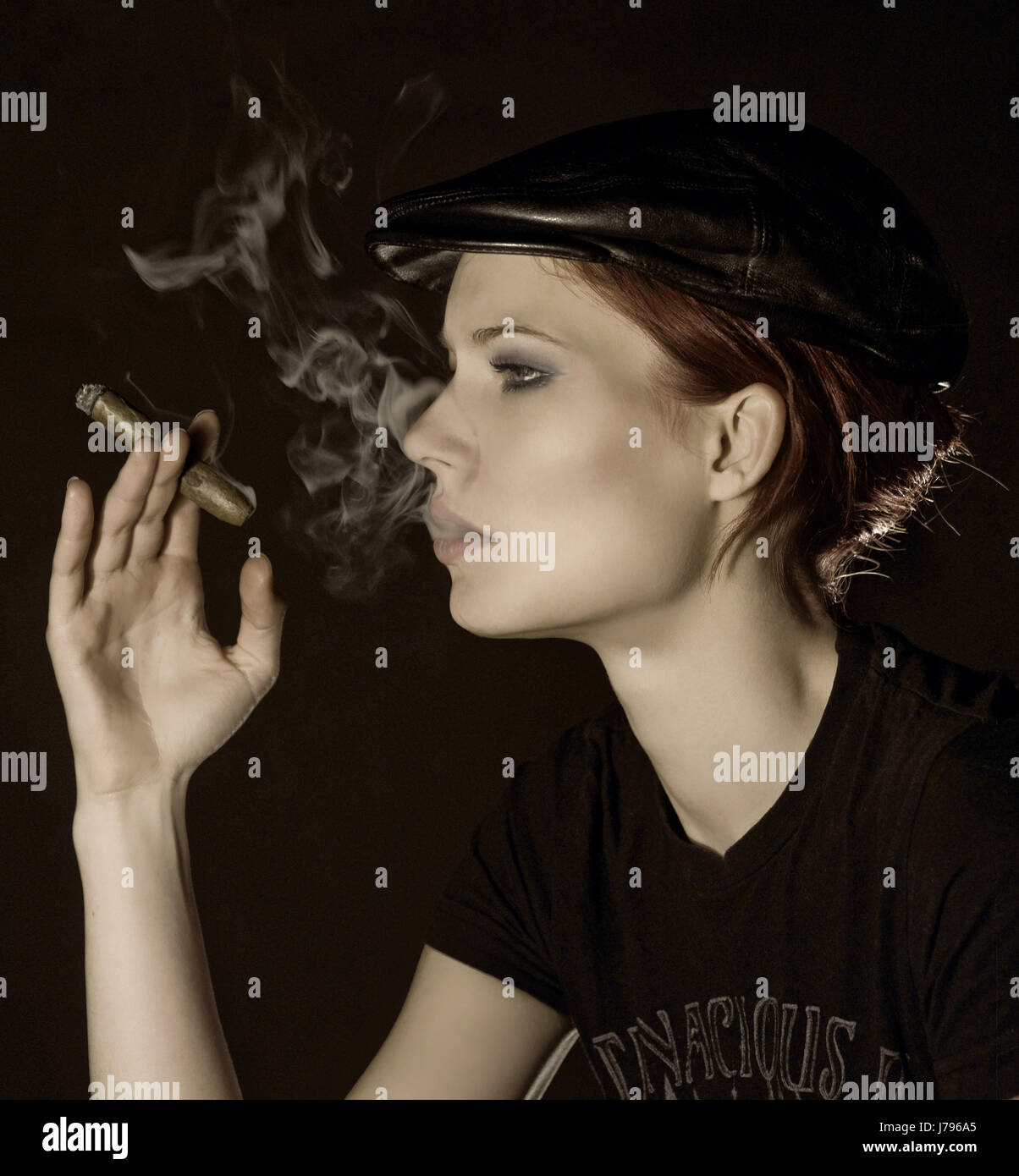 Cigar smoking hi-res stock photography and images - Alamy