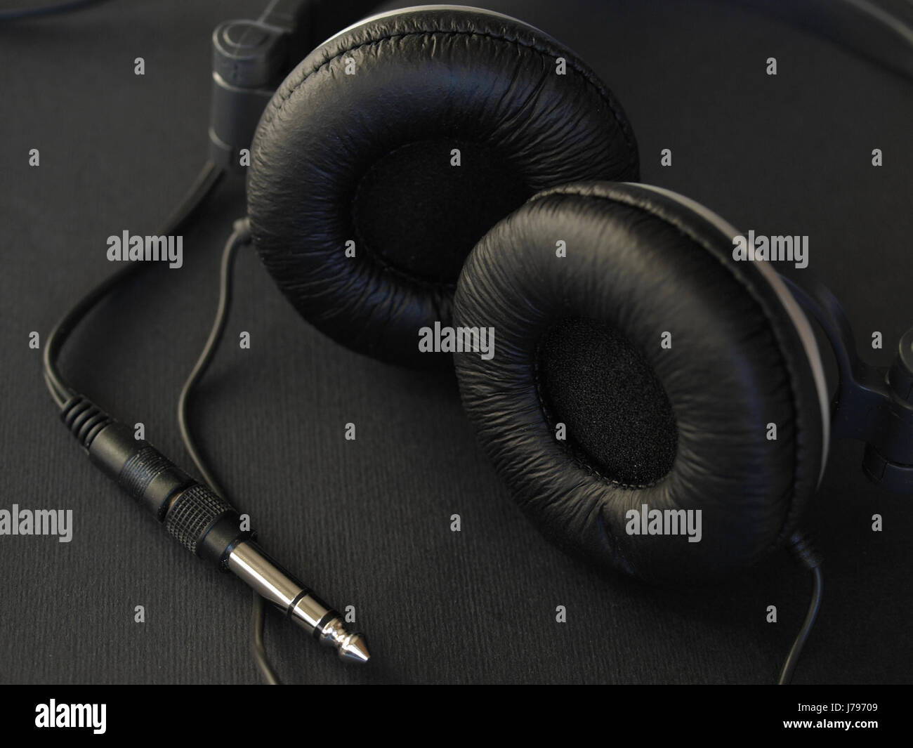 object objects detail music thing earphones headphones listening listen ...