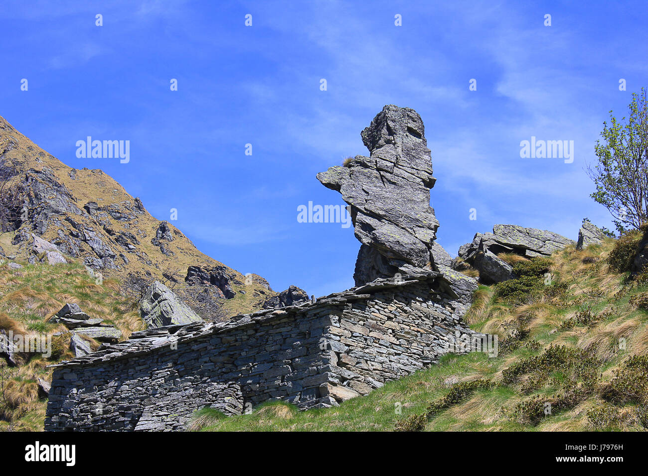 House made of rocks hi-res stock photography and images - Alamy