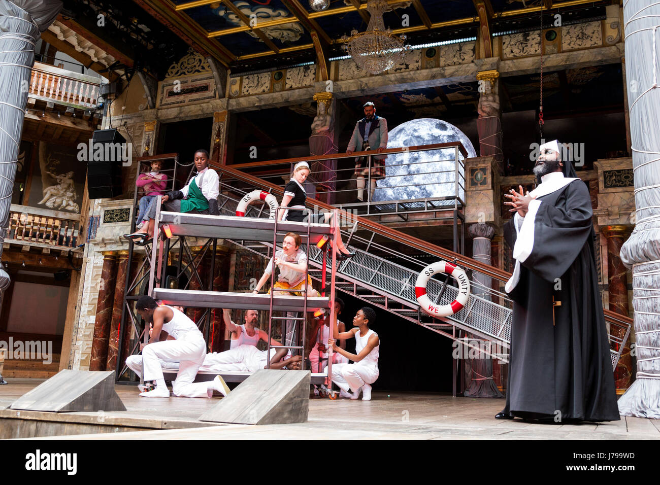 London, UK. 23 May 2017. On the right Le Gateau Chocolat (Feste). Photocall for William ...