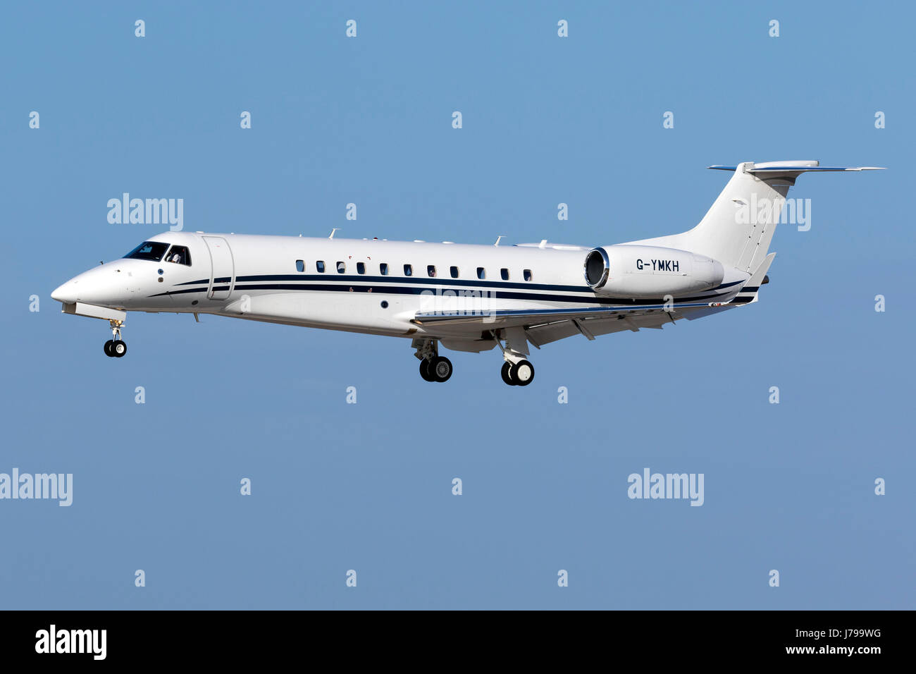 Tag Aviation Embraer EMB-135BJ Legacy 650 [G-YMKH] seconds before ...