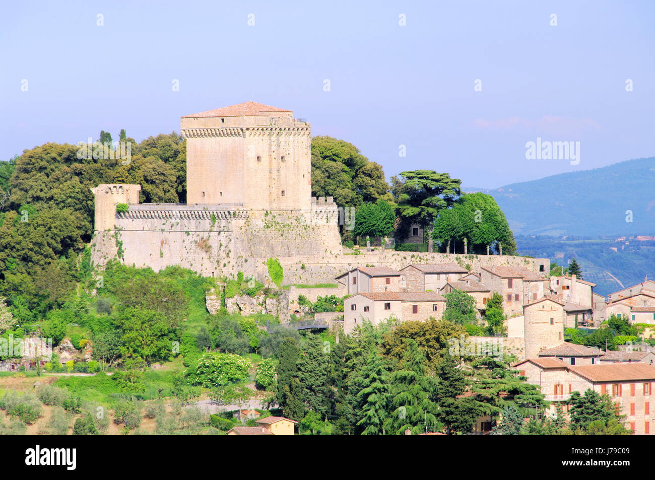 Castle of sarteano hi-res stock photography and images - Alamy