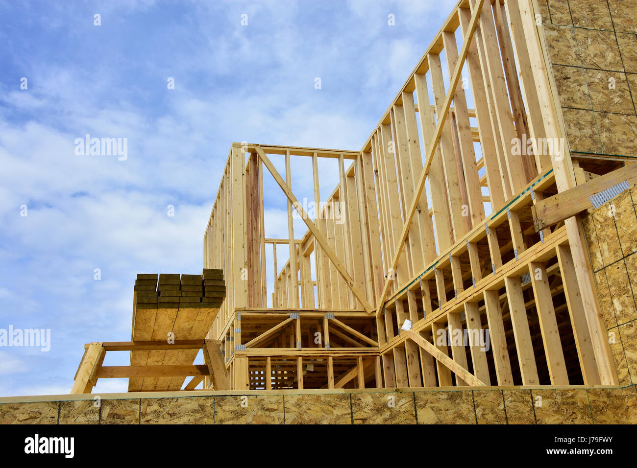 New wood frame homes under construction Stock Photo - Alamy