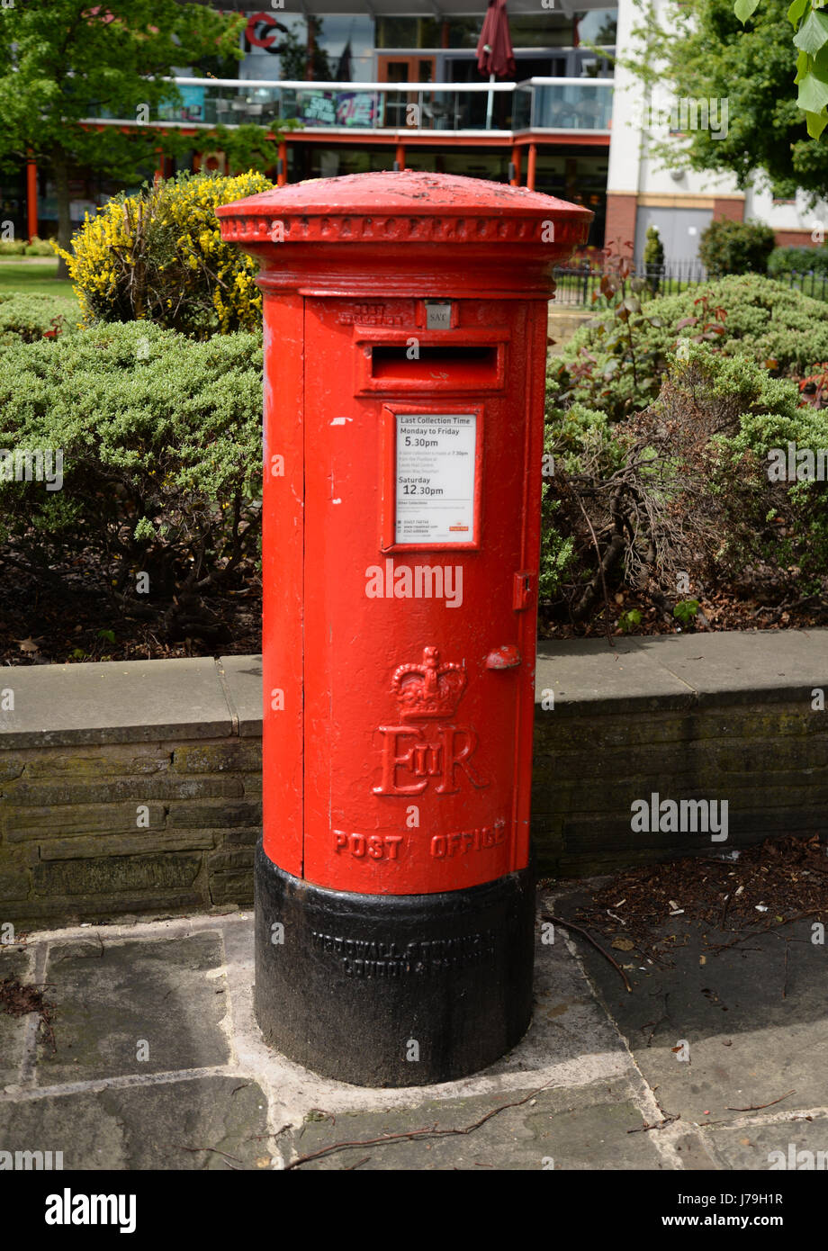 British Red Post Box Stock Photo - Alamy
