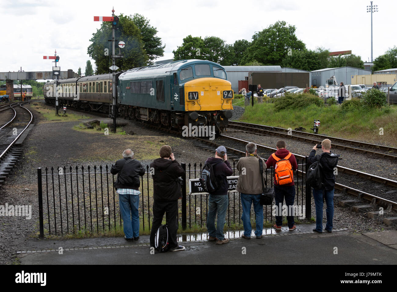 Rail enthusiasts photographing class 45 diesel locomotive No 45060 ...