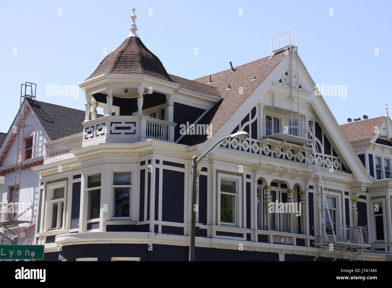 Victorian storefronts hi-res stock photography and images - Alamy