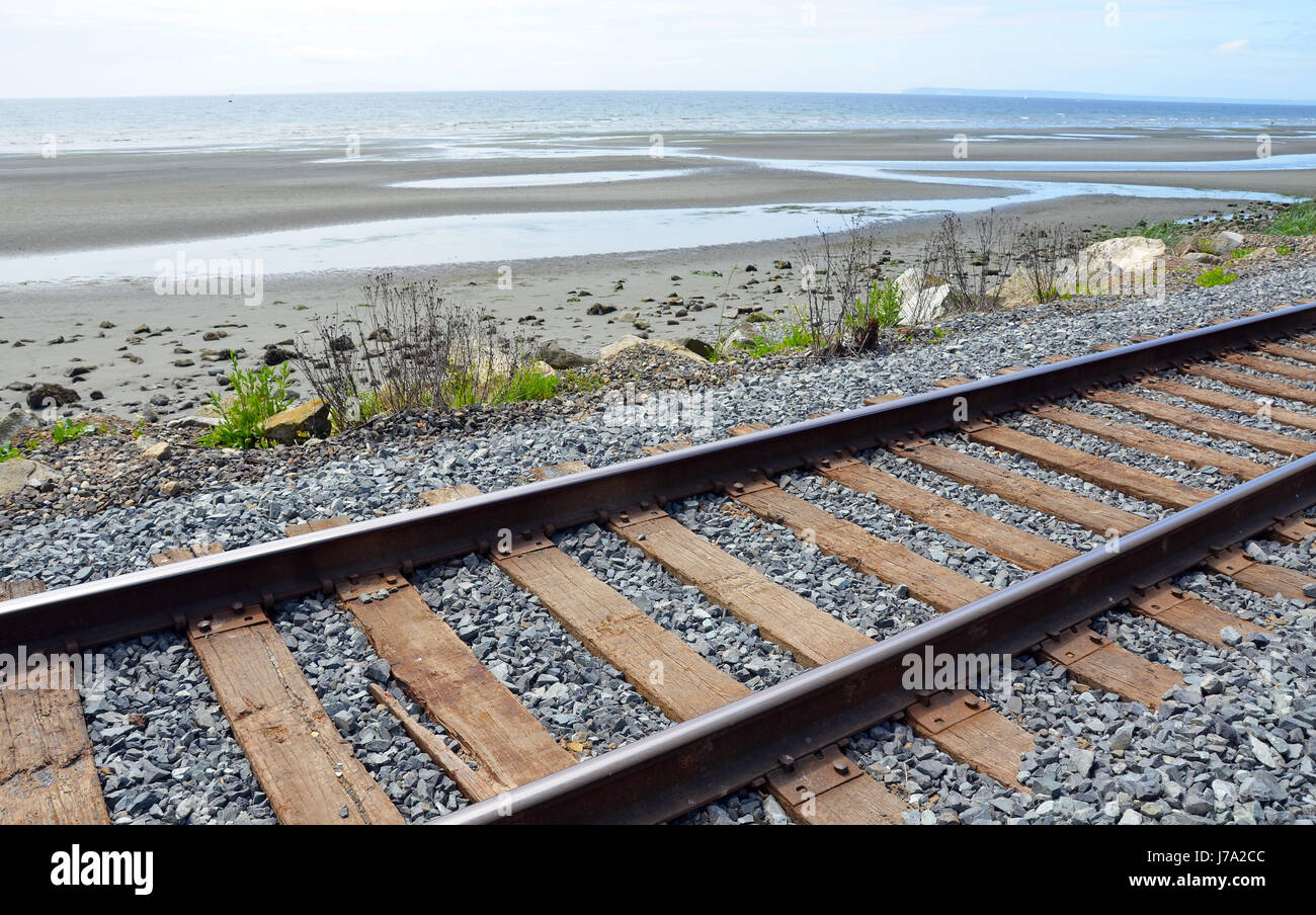 View railroad tracks beach hi-res stock photography and images - Alamy