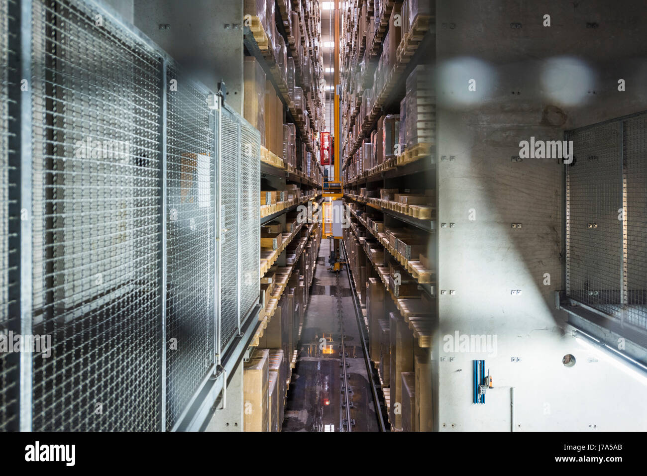 Automatized high rack warehouse Stock Photo - Alamy