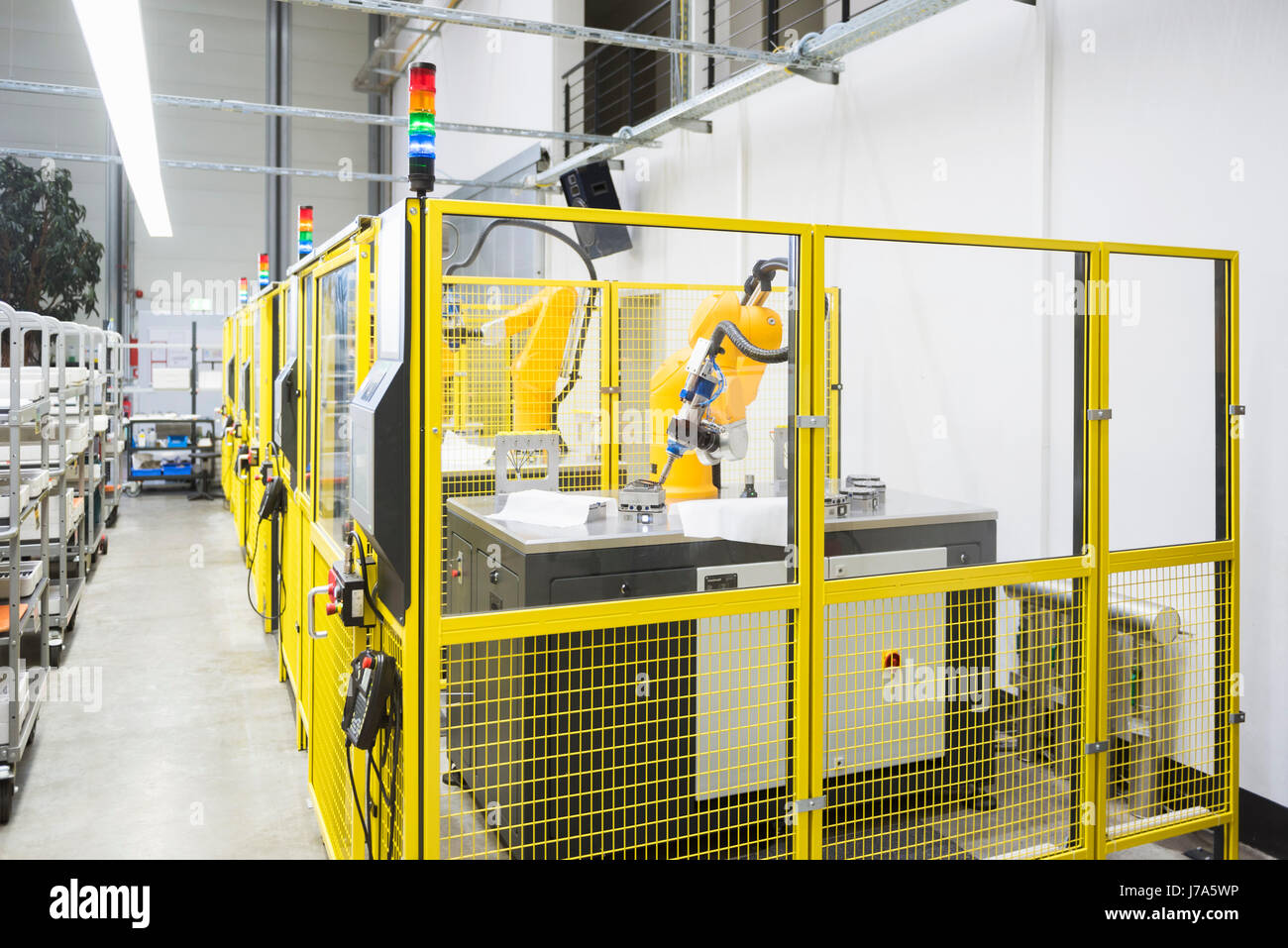 Factory robots hi-res stock photography and images - Alamy