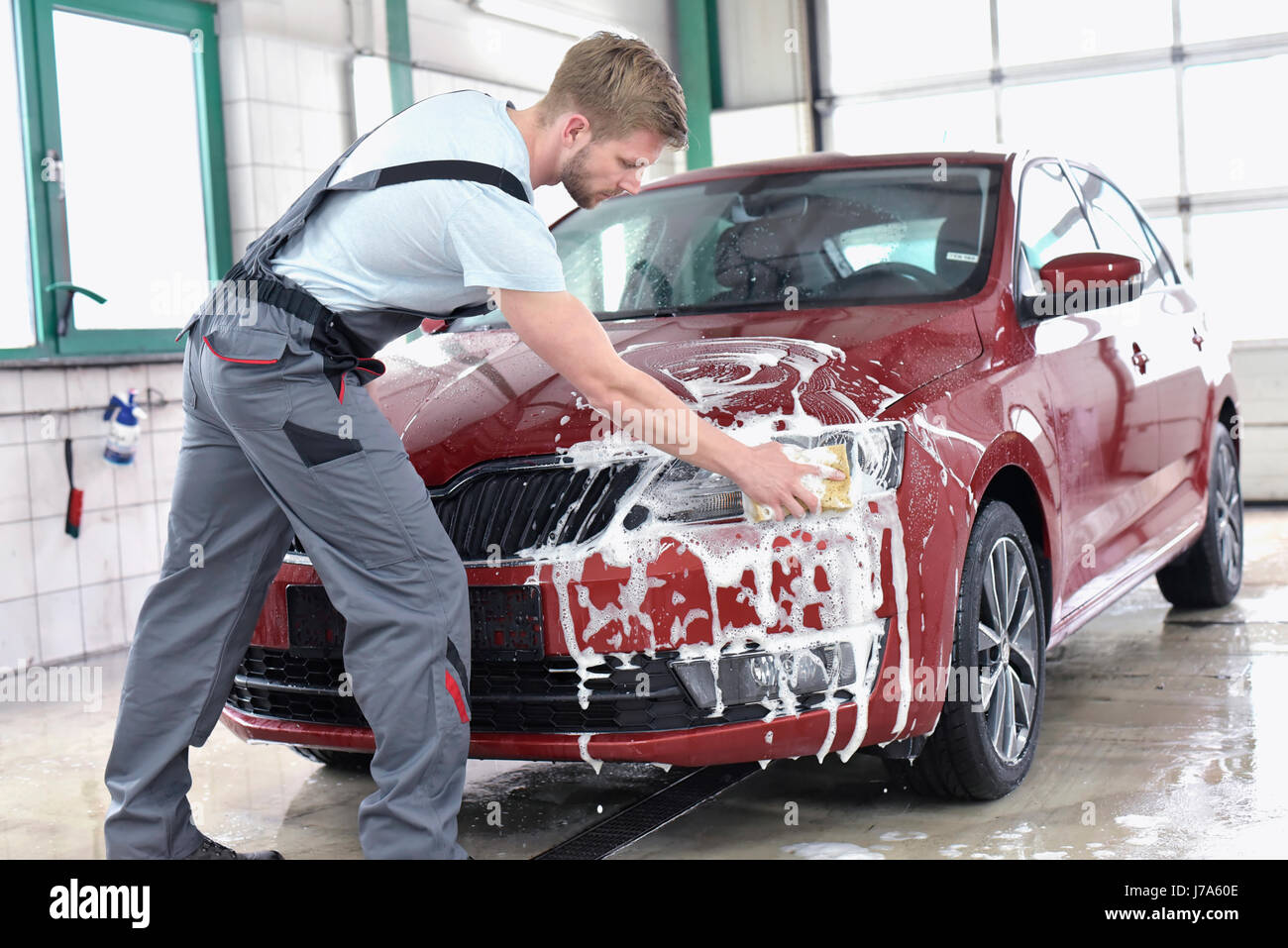 Man cleaning car at car wash Stock Photo - Alamy