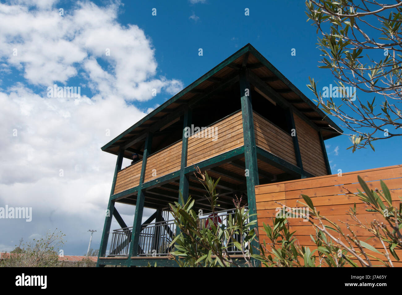 Wildlife watchtower hi-res stock photography and images - Alamy