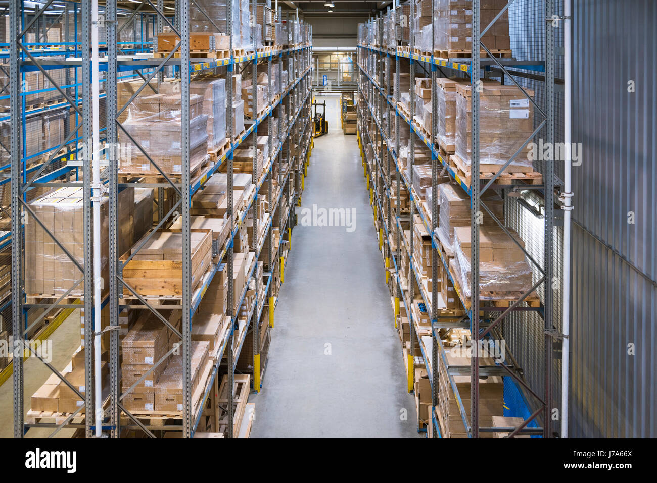 High rack warehouse Stock Photo - Alamy