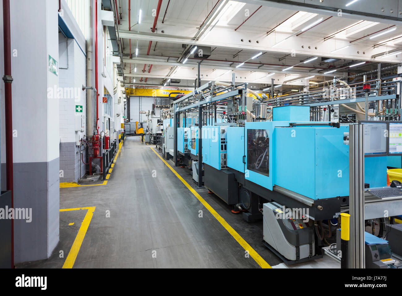 Interior factory small machines hi-res stock photography and images - Alamy