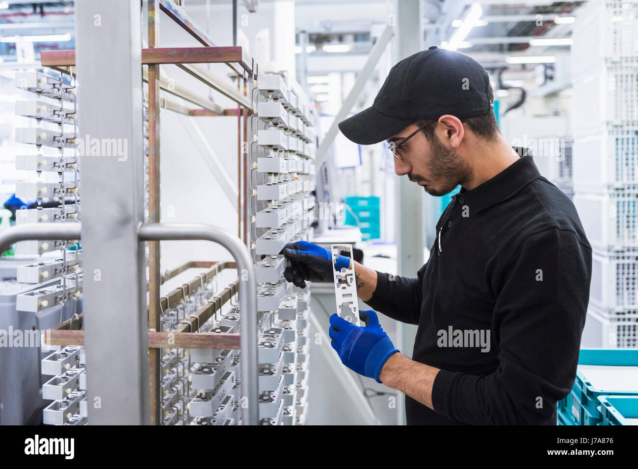 Hanging products hi-res stock photography and images - Alamy