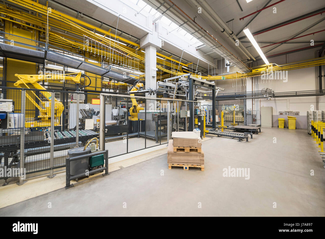 Industrial factory floor hi-res stock photography and images - Alamy