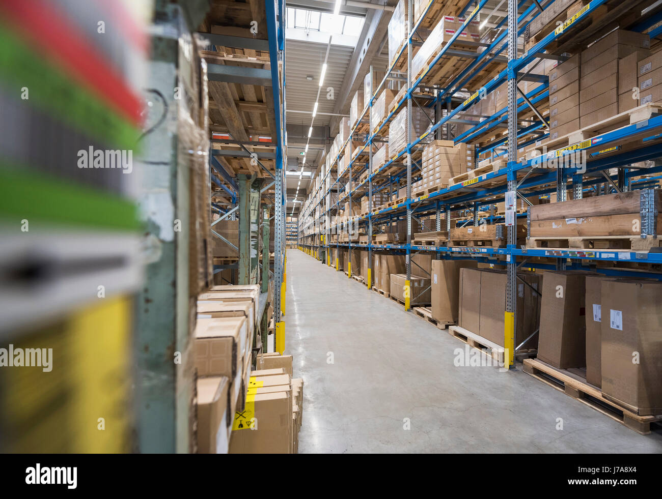 High rack warehouse in factory Stock Photo - Alamy