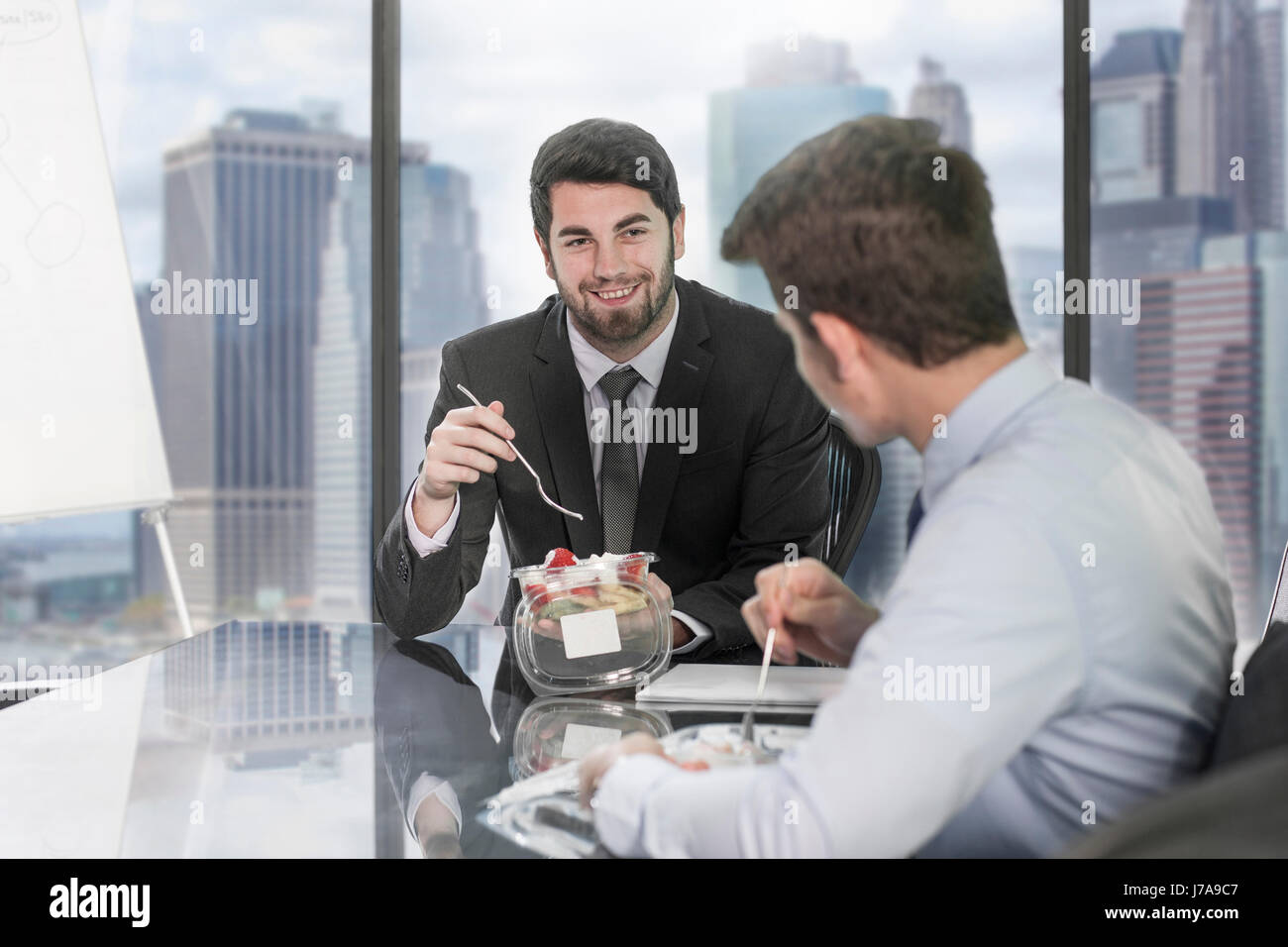 Colleagues having lunch break in office Stock Photo - Alamy