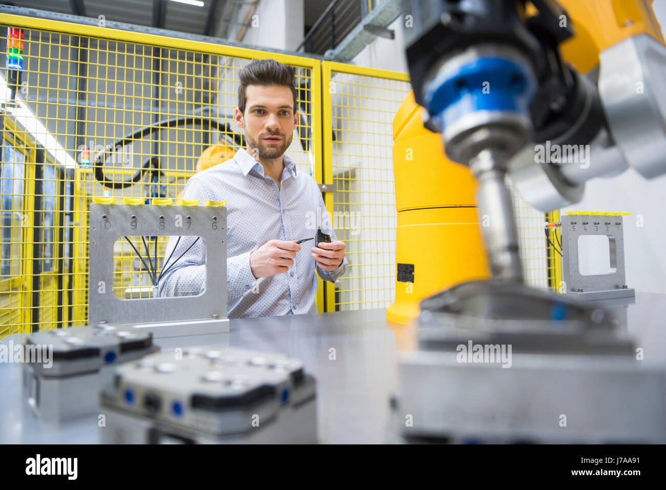 Automated robot shop hi-res stock photography and images - Alamy