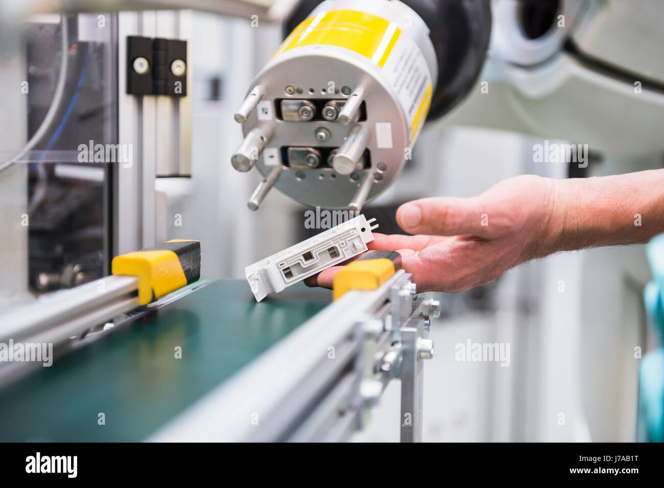 Assembly robot hi-res stock photography and images - Alamy