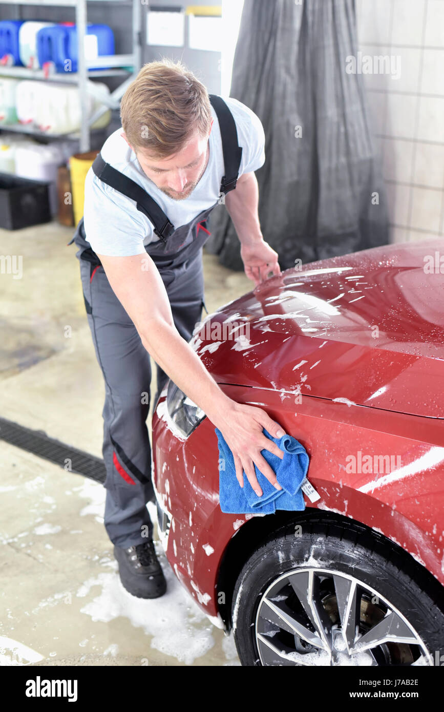 Man cleaning car at car wash Stock Photo - Alamy