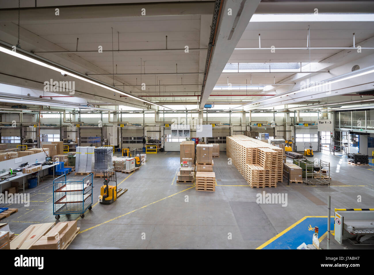 Factory shop floor Stock Photo - Alamy