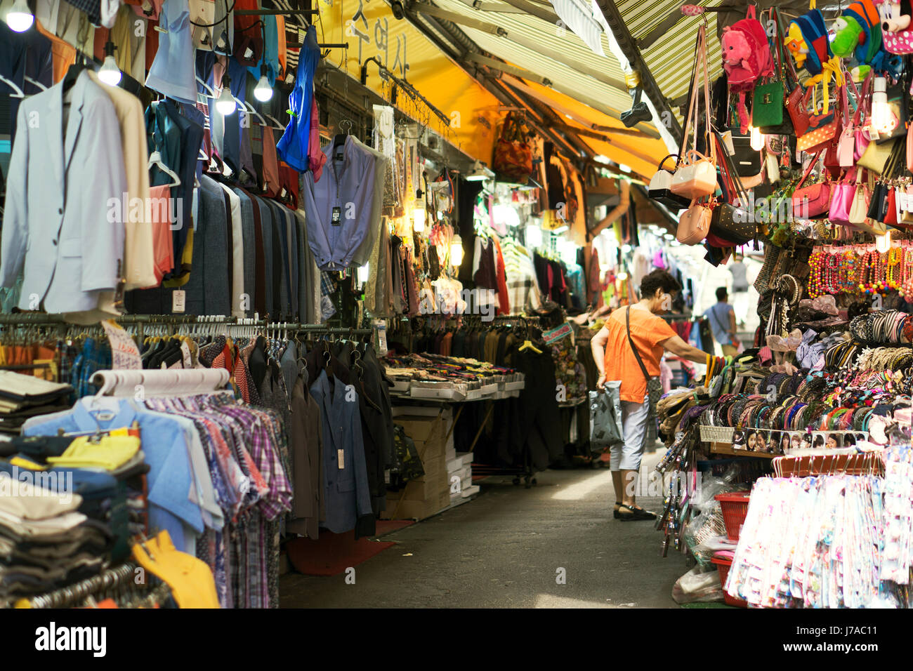 Seoul night market hi-res stock photography and images - Alamy