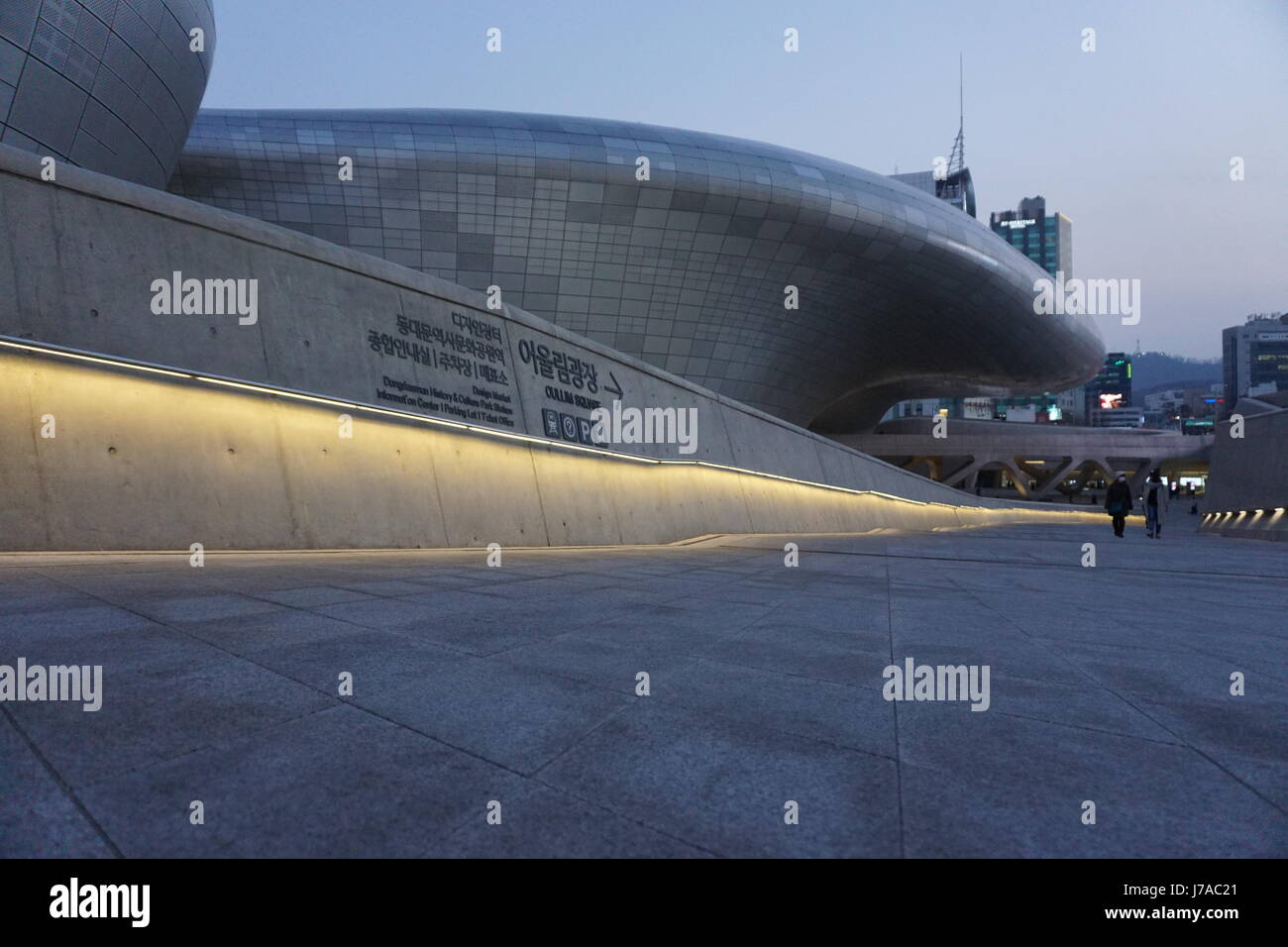 Plaza design exterior hi-res stock photography and images - Alamy