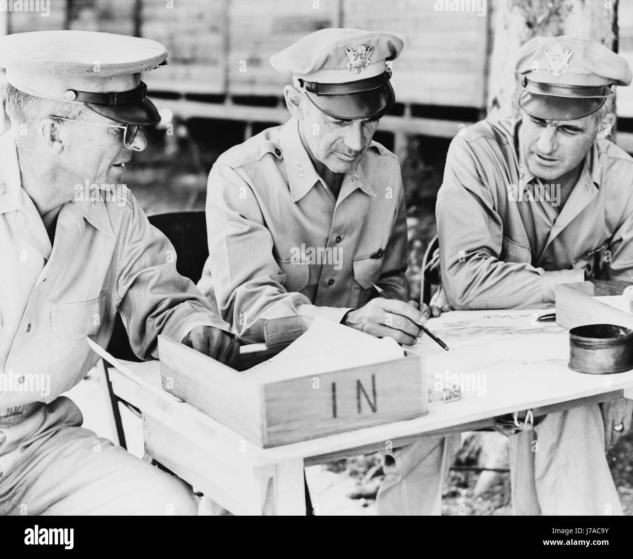 Map table army hi-res stock photography and images - Alamy