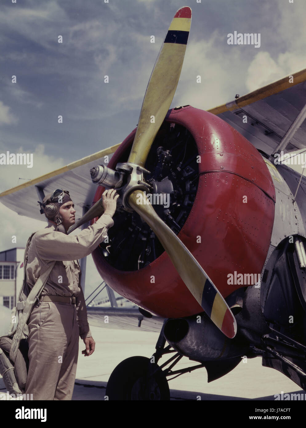 Vintage plane propeller hi-res stock photography and images - Alamy