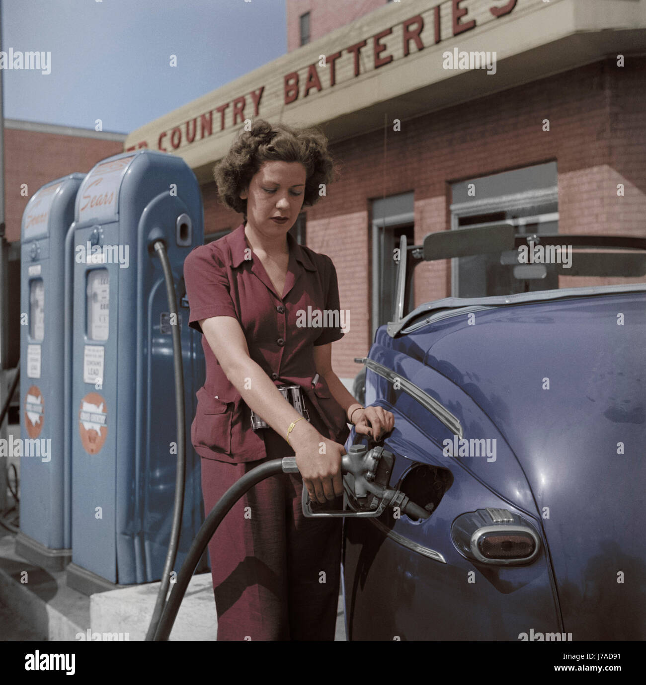 June 1943 woman working gas station louisville hi-res stock photography ...