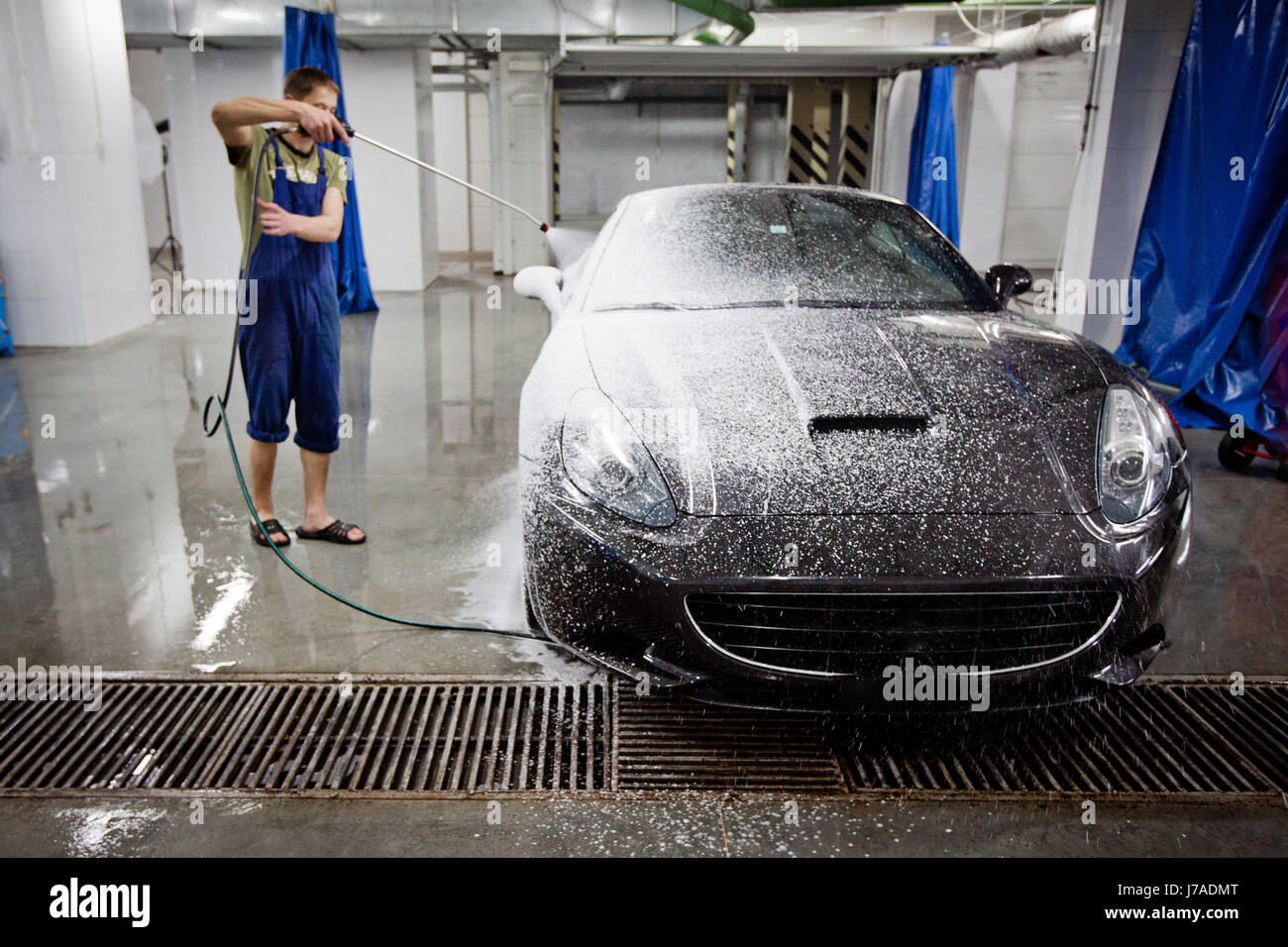 Person cleaning vehicle in car wash Stock Photo - Alamy