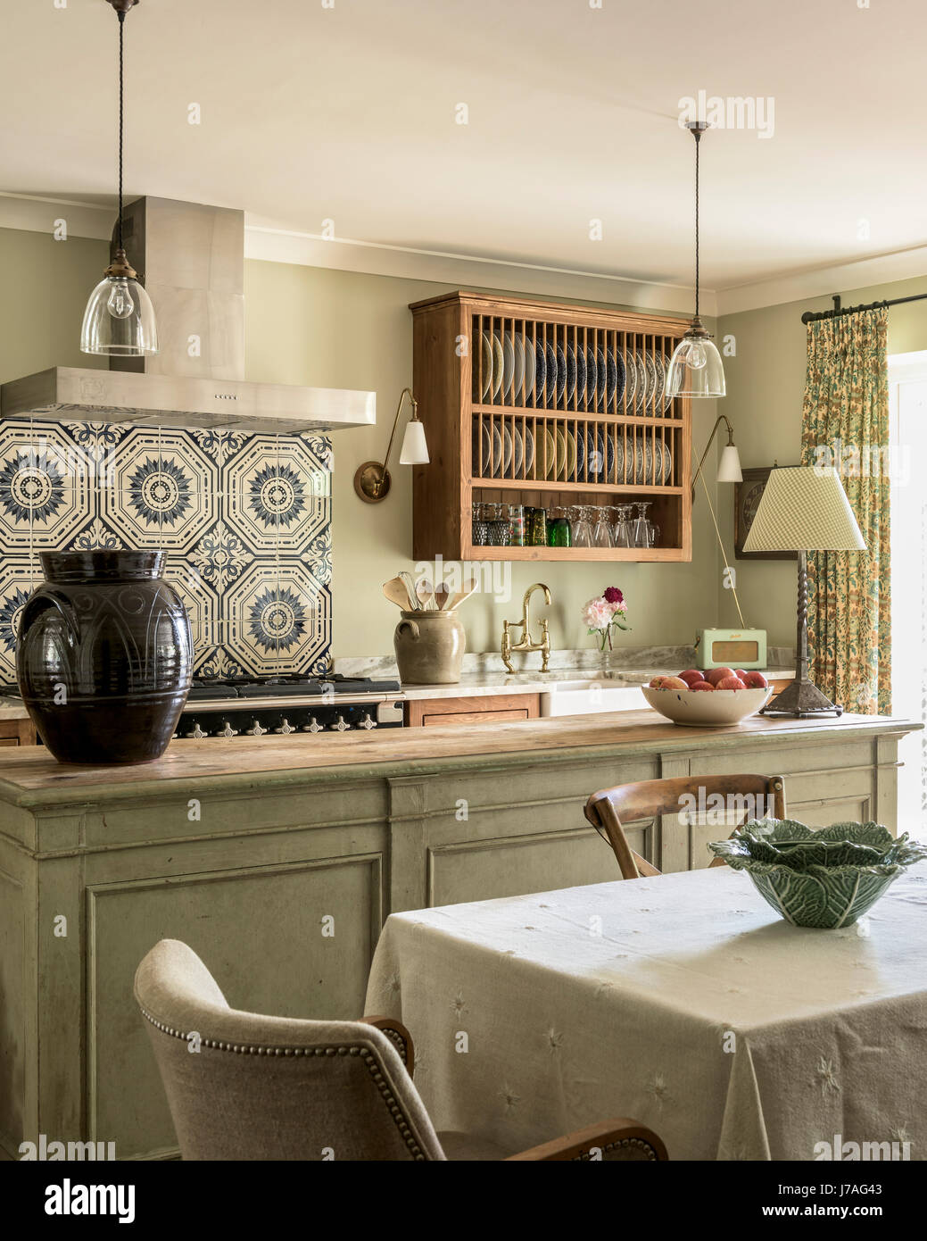 Old fashioned cooker hi-res stock photography and images - Alamy