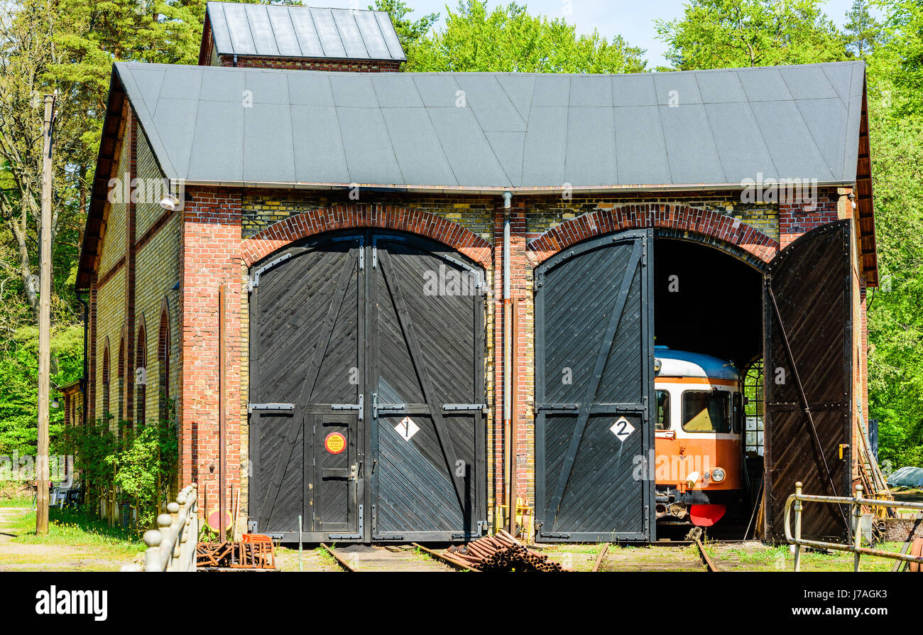 Vintage train door hi-res stock photography and images - Alamy