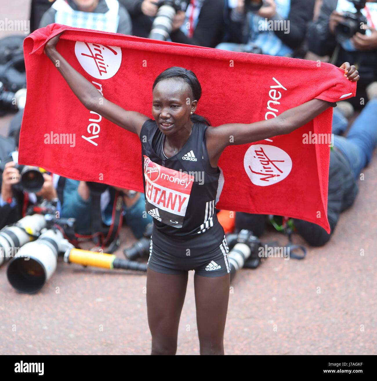 London Marathon 2017: Mary Keitany wins women's race Featuring: Mary ...