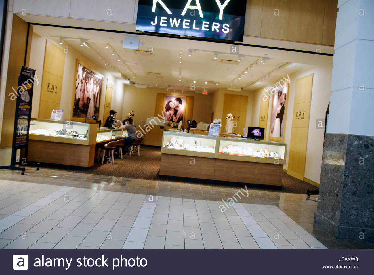 Kay Jewelers Stock Photos & Kay Jewelers Stock Images - Alamy